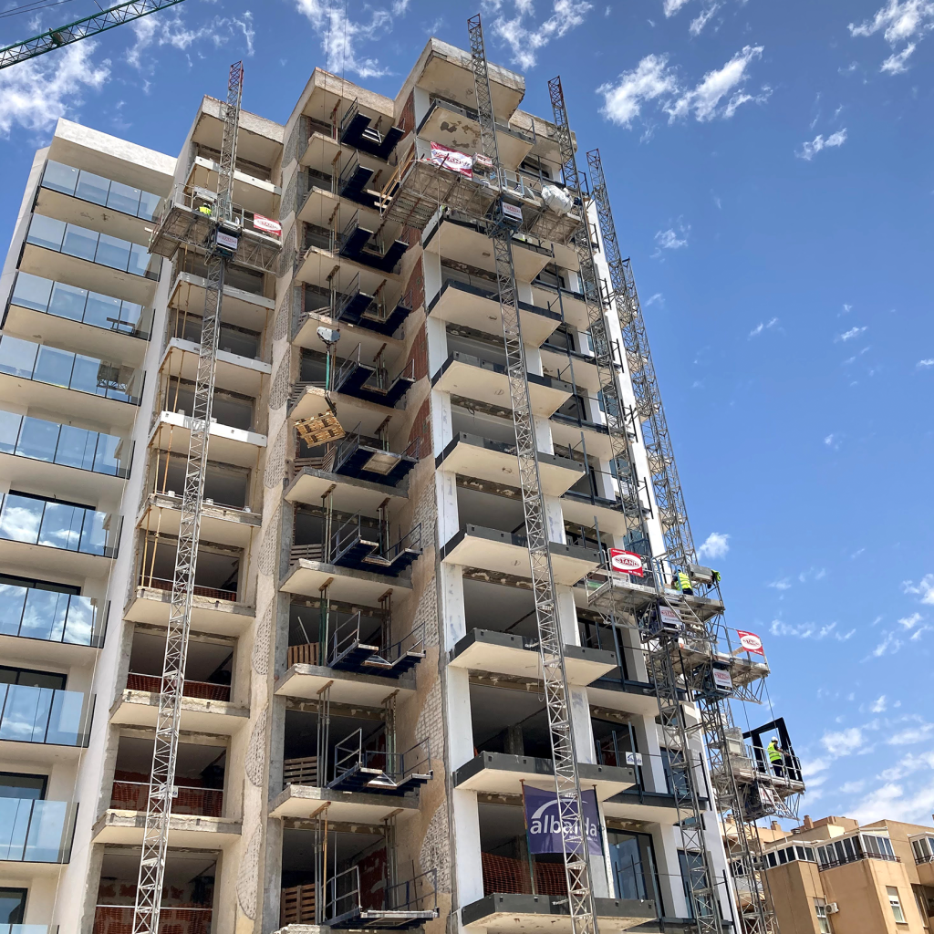 ALBA PEC 120 Mast Climber - Bee Access